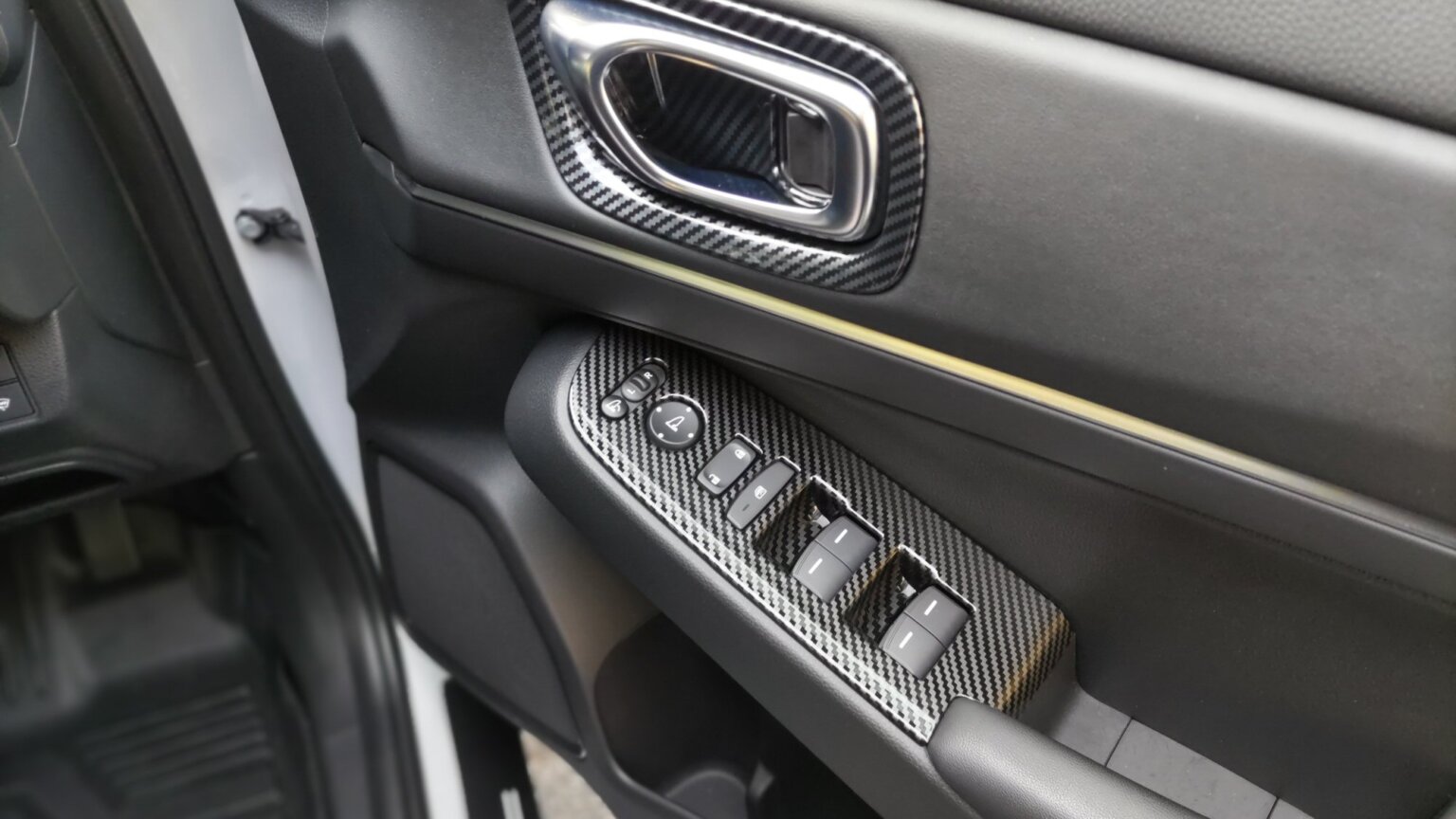 新型ヴェゼル（e:HEV Z）Aピラーパネルの外し方をレクチャーします。【HONDA VEZEL VOL.46】 | HCZ BLOG