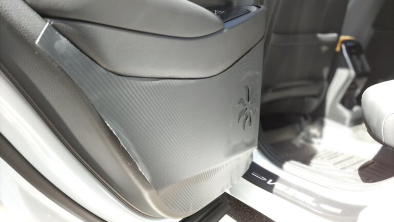 新型ヴェゼル（e:HEV Z）ドアキックガードのメンテナンス【HONDA VEZEL VOL.27】 | HCZ BLOG